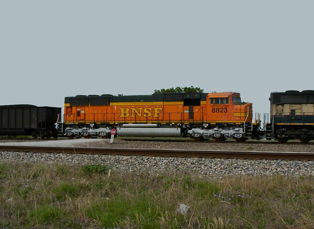 BNSF 8823